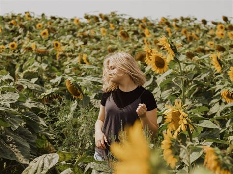 11 Simple Amazing Ways To Know Youre An Outgoing Introvert