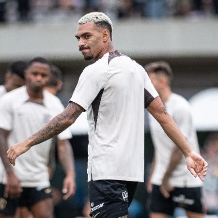 Matheuzinho se despede do Fla após acerto Corinthians