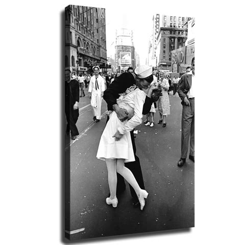 Kissing On Vj Day New York Times Square World War Sailor Kiss