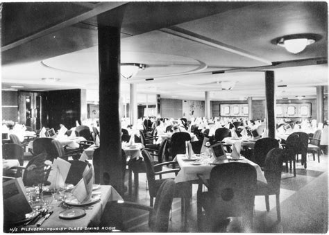 Album Zdjęciowy Pt „ms Pilsudski Interiors” Przedstawiający Wnętrza Ms „piłsudski” Jadalnia