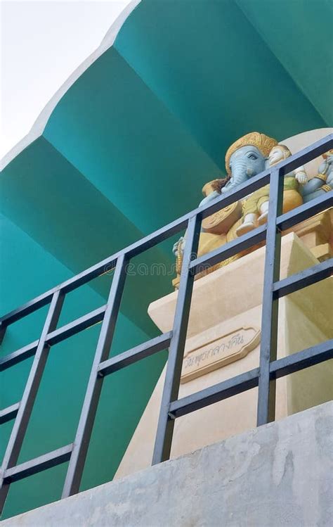 Ganesha Statue For Devotees Born On Wednesday Night Translation