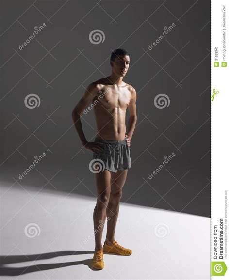 Shirtless Ung Idrottsman Nen Fotografering F R Bildbyr Er Bild Av Bakgrund Muskel