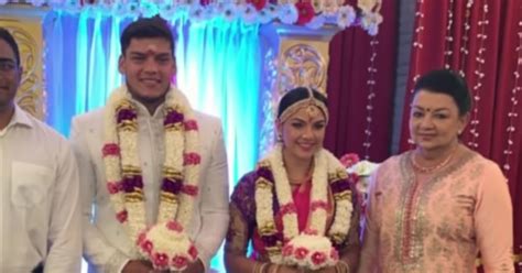 රෝහිත ටට්යානා වැල්ලවත්තේදී 3 වැනියට හින්දු ක්‍රමයට විවාහ ආශිර්වාද ලබාගනිති