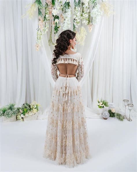 Glamorous Backless Blouse Designs To Flaunt That Sexy Back