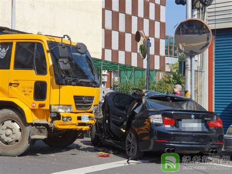 即刻救援衛生所前車輛碰撞 這群公僕揪感心分工救出傷患