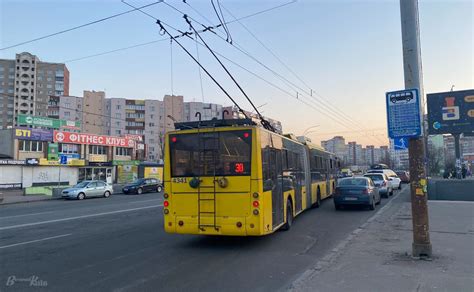У Києві через падіння уламків ракет затримується рух шести тролейбусів ОНОВЛЕНО Вечірній Київ