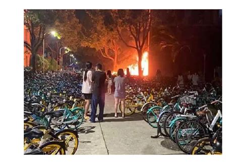 上海大学一宿舍楼凌晨3点起火，学生穿睡衣逃出，称：劫后余生 广西大学保卫处