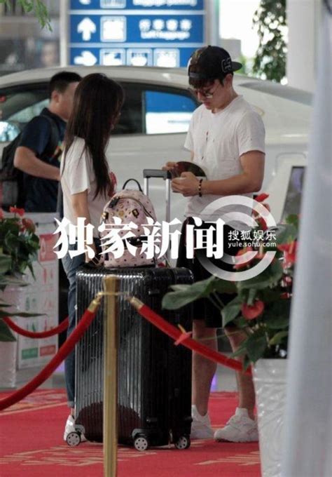賈乃亮一家甜蜜現身 李小璐為甜馨扎小辮 每日頭條