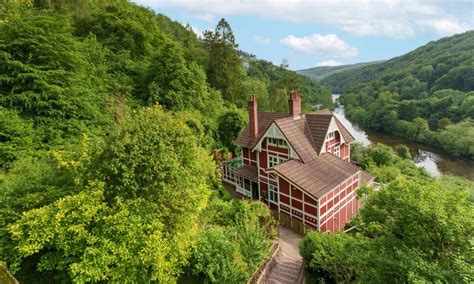 Sex Education Filming Location Otis Home Is Now For Sale