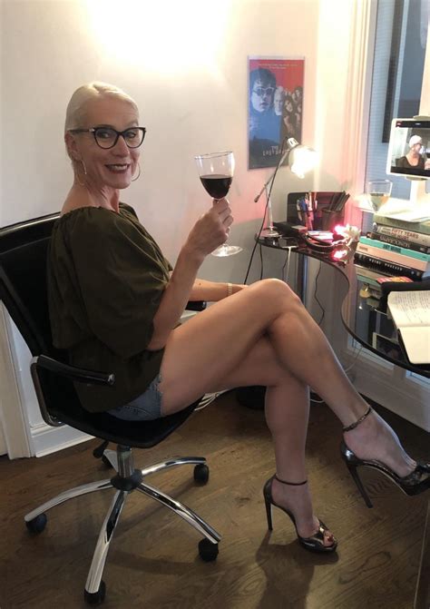 Tv Journalist Dawn Neesom Rukbabes