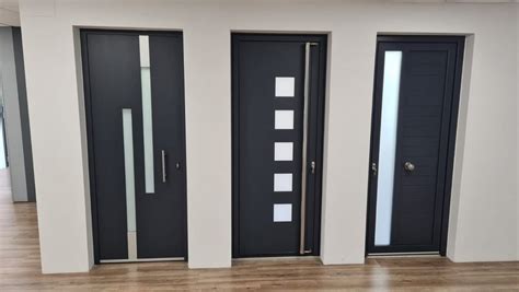 Puertas Para Comunidad De Aluminio Y PVC TecniMetalGlass