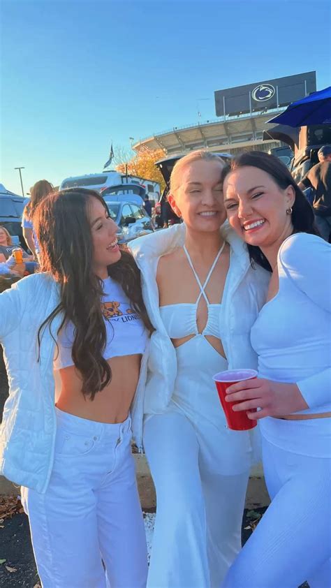 Penn State Whiteout Gameday Outfit Cozy Outfit Friends Poses