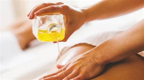 What Is Massage Oil Benefits Types And How To Use