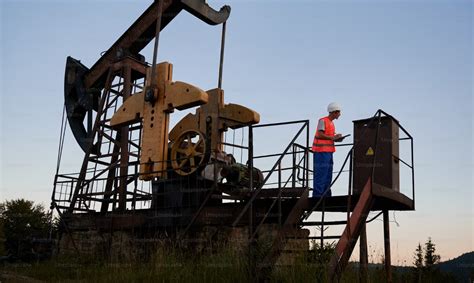 Oil Prices Plunge To Multi Month Lows Threatening Nigerias N5499