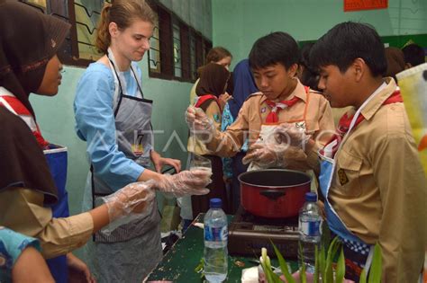 Program Pertukaran Pelajar Antara Foto