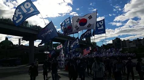 30만 태극기애국투사들이여 총진군하라 행진시작 10월6일 구속555일 서울역 태극기집회 Youtube