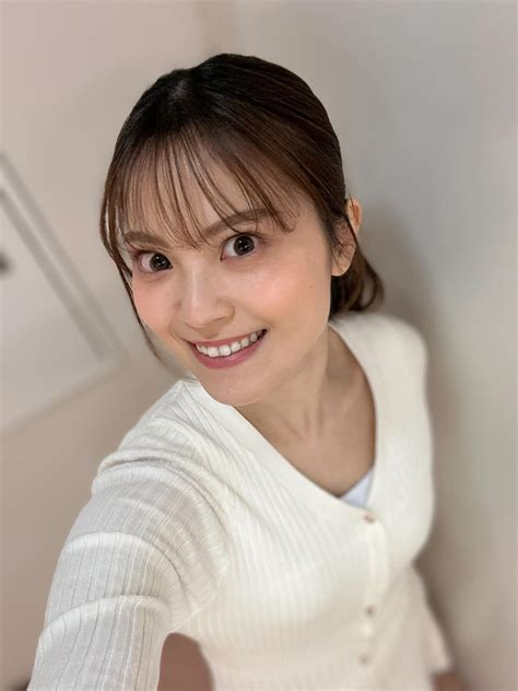 きょうの衣装は珍しく 真っ白のワンピースでした👗 ️ クリスマスイブのきょうは晴れの一日に🌙 寒さ対策はしっかりとして 素敵なクリスマスイブを
