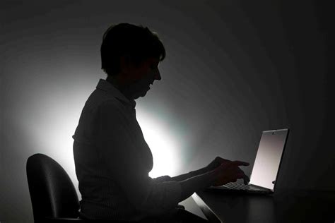 Las estafas románticas por redes sociales Federales alertan ante un