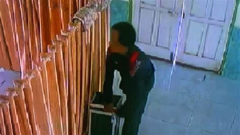 Viral Rekaman Cctv Pria Curi Uang Kotak Amal Masjid Di Kolaka Sulawesi