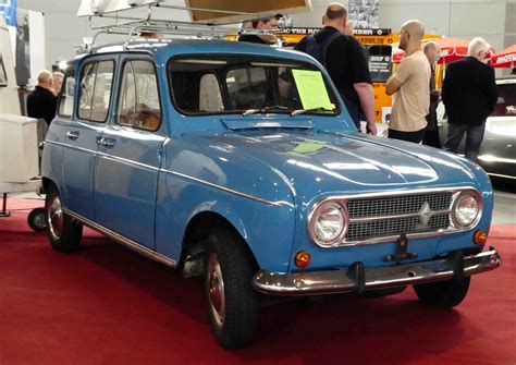 =Renault R 4, gesehen bei den Retro Classics Stuttgart im März 2017 ...