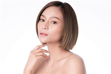 초상화 아름 다운 젊은 아시아 여자 깨끗 한 신선한 맨 피부 개념입니다 아시아 소녀 아름다움 얼굴 스킨 케어 및 건강 웰빙 얼굴