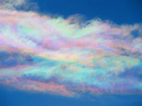 虹色の雲見つけた！ 彩雲フォトギャラリー 23点 ナショナルジオグラフィック日本版サイト