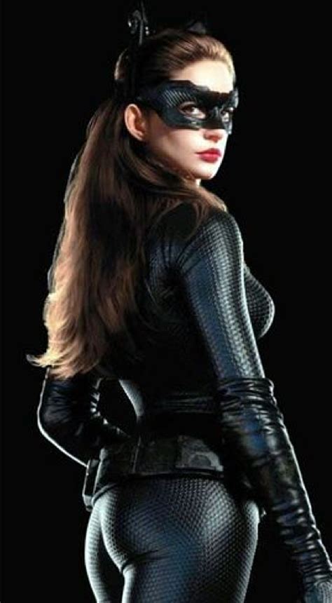 Toronto Cat Woman Anne Hathaway Gets In Shape