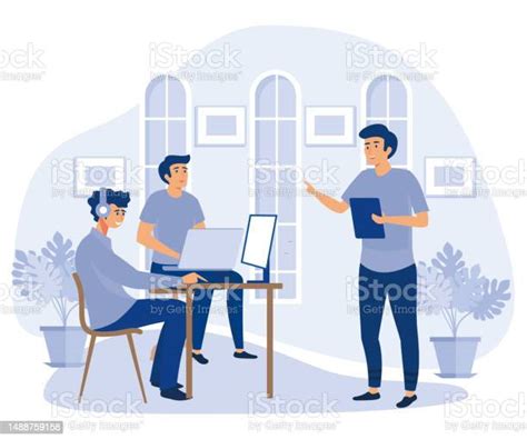 세 명의 남성 사무원이 새로운 비즈니스 프로젝트에 대해 적극적으로 논의하고 개발자가 노트북과 함께 서서 말하고 플랫 벡터 현대 일러스트레이션 3 명에 대한 스톡 벡터 아트