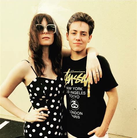 Svetlana And Carl Shameless Season 8 Isidora Goreshter And Ethan