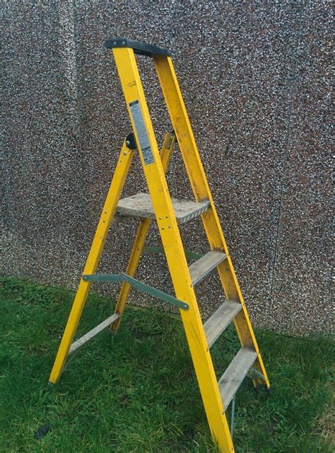 Tb Davies Trade 4 Tread Electrician Fibreglass Platform Step Ladders
