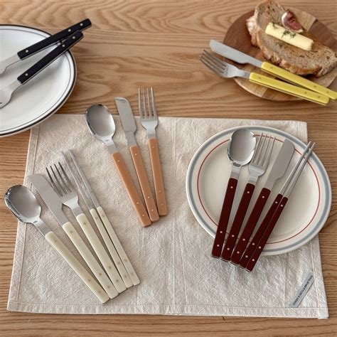 라라홈 𝚁𝚊𝚁𝚊 𝚑𝚘𝚖𝚎 사랑과 행운을 상징하는 투투 커트러리 소중한 사람에게 마음을 담아 선물해보세요~ 투투커트러리를 라라홈 특가로 오픈했어요 펼쳐진 트럼프 카드의