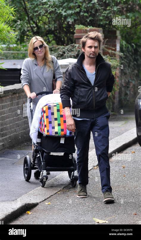 Kate Hudson And Matt Bellamy Walking In Primrose Hill With Their Son