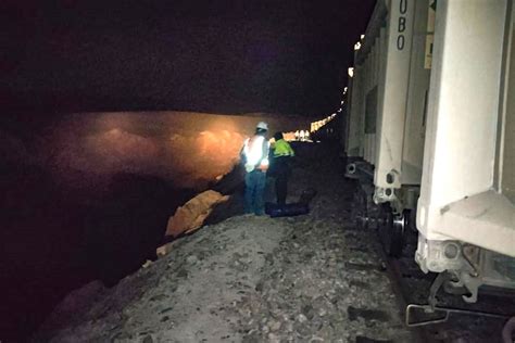 Arequipa Tren De Carga Se Descarrila Y Accidente Deja Una Persona Fallecida Y Otra Herida