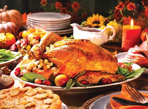 추수감사절 음식 황금빛 칠면조 가족과 나누는 따뜻한 저녁 미주중앙일보