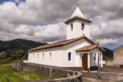 Léglise Dans Lomba Font Pomar Sao Miguel Image Stock Image Du Océan