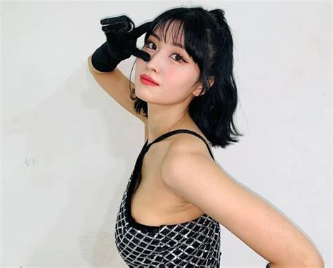 Twiceのダンスクイーン モモさんのクロッチも浮き上がるパン線お尻 みんなのおしりダイアリー