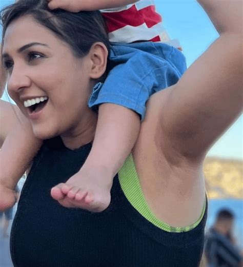 Neeti Mohan Rbollyarm