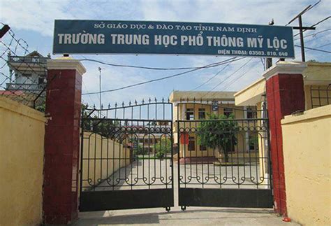 Nam Sinh Lắp Camera Quay Lén Cô Giáo Trong Nhà Vệ Sinh để Tống Tiền