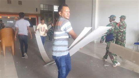 Gempa Kupang 66 Sr Gedung Kantor Bupati Kupang Ntt Retak Hingga