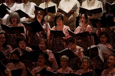 Las Filipino Catholics Celebrate The Greatest T” At Simbang Gabi