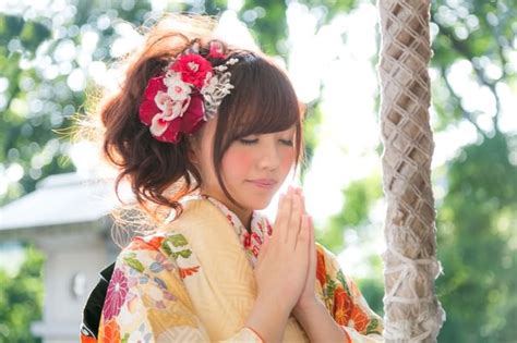 初詣に参拝する振袖の女性の無料の写真素材 ID 12933フリー素材 ぱくたそ