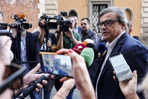 Vero In Italia Si Stimano Oltre 500 Mila Immigrati Irregolari