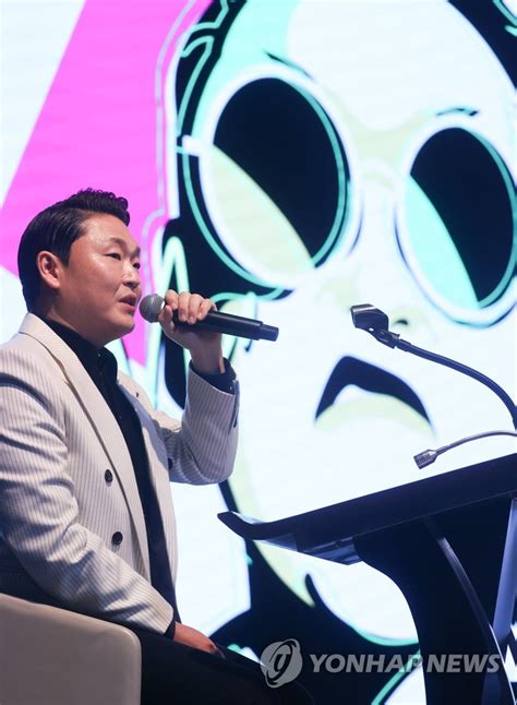 정규 9집 앨범 소개하는 싸이 연합뉴스