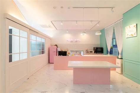 화사한 분위기의 파스텔톤 18평 베이킹스튜디오 인테리어 사진