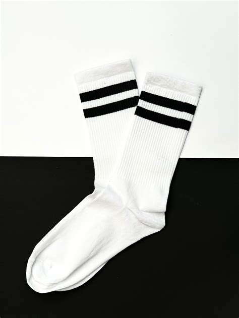 جواريب سادة بخطوط Mora