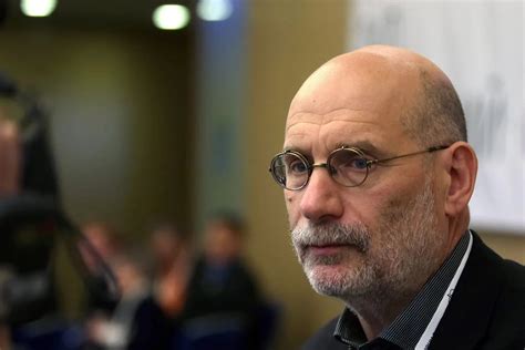 Retiran de librerías las obras del escritor Boris Akunin por sus críticas a Rusia Es el primer