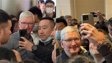 超尷尬｜蘋果ceo庫克與北京民眾合照 遭華為小米手機圍攻 觀新聞 Kwun Media