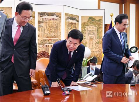 여야 네탓 공방만새해 예산안 법정시한 또 넘겼다