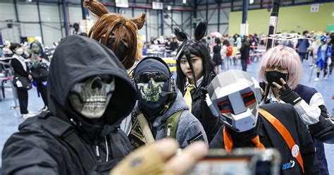 만화와 게임 속 캐릭터가 현실로