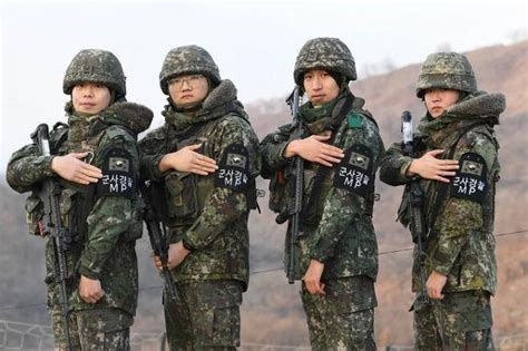 헌병→군사경찰 軍 전방 경계작전용 완장 교체